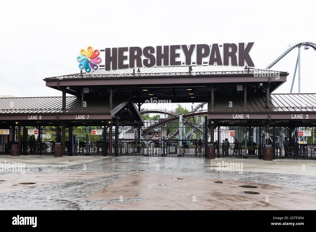 Hershey, Pennsylvania, USA - July 16, 2023: The main entrance to Hersheypark theme amusement ...