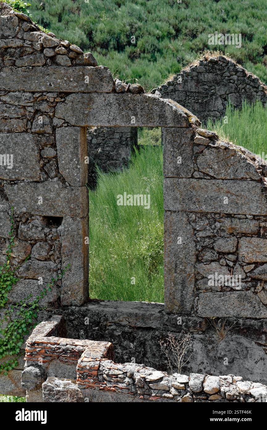 Ruins historic stone structure hi-res stock photography and images - Alamy