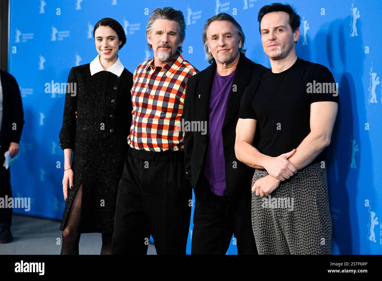 Margaret Qualley, Ethan Hawke, Richard Linklater and Andrew Scott poses ...