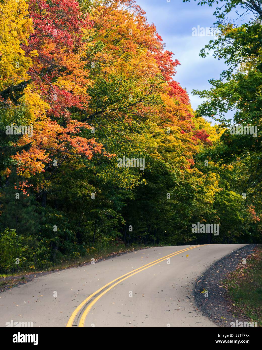 Fall foliage scenic drive hi-res stock photography and images - Alamy