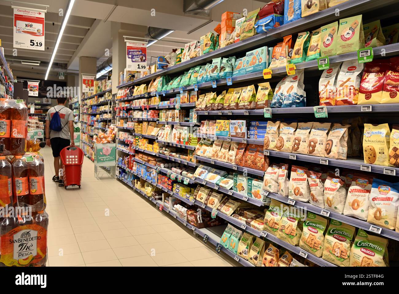 Interior of a Supermarket Stock Photo - Alamy