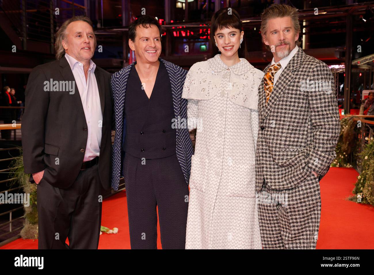 Richard Linklater, Andrew Scott, Margaret Qualley und Ethan Hawke bei ...