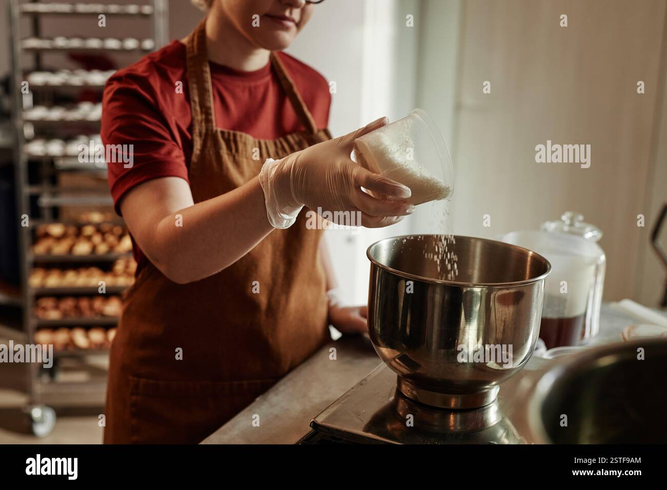 Flour from measuring scale hi-res stock photography and images - Alamy