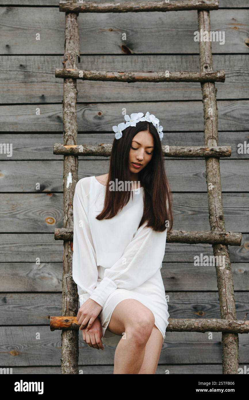 Girl up ladder tree hi-res stock photography and images - Alamy