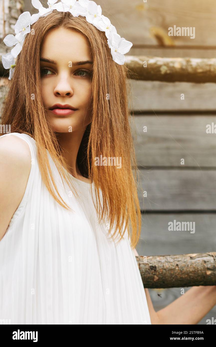 Climbing ladder house hi-res stock photography and images - Alamy