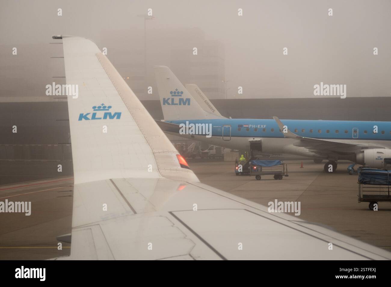 Aircraft klm on taxiway hi-res stock photography and images - Alamy