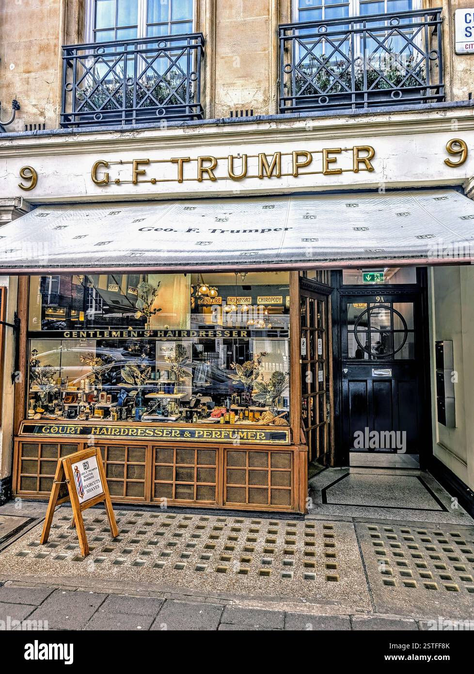 Barber shop london hi-res stock photography and images - Alamy