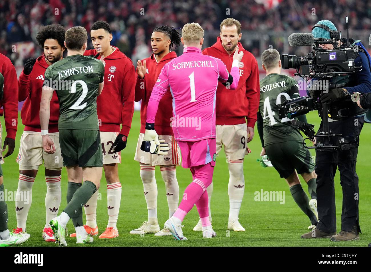 Bayern Munich's Harry Kane (centre right) and Celtic goalkeeper Kasper ...