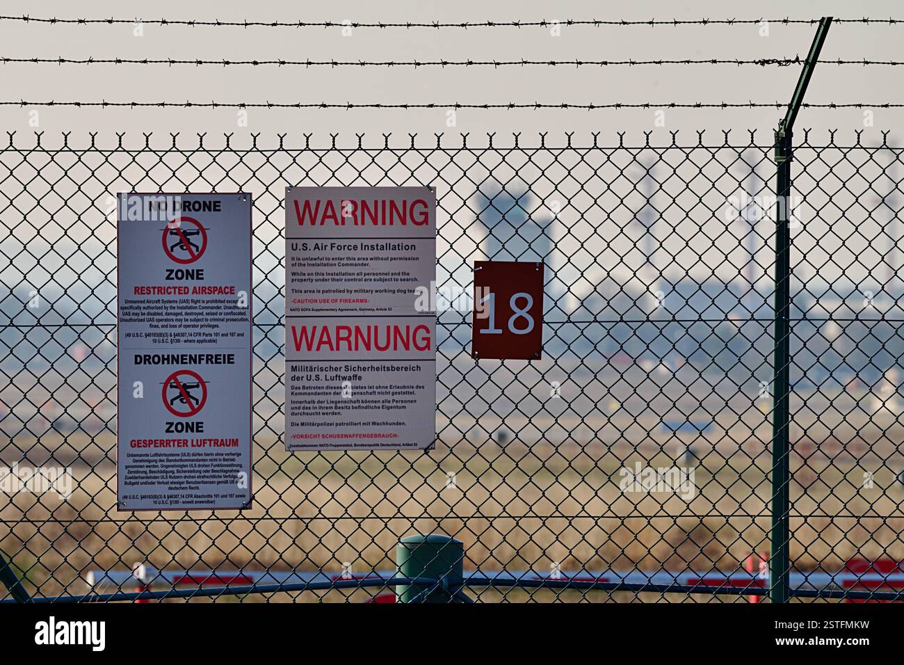 18.2.2025 Ramstein Air Base Ein Zaun am Gelände der US Amerikanischen ...