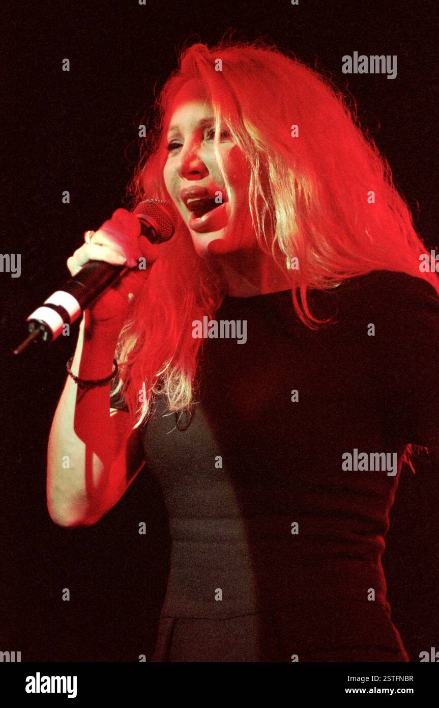 Ivana spagna photos 2000 hi-res stock photography and images - Alamy