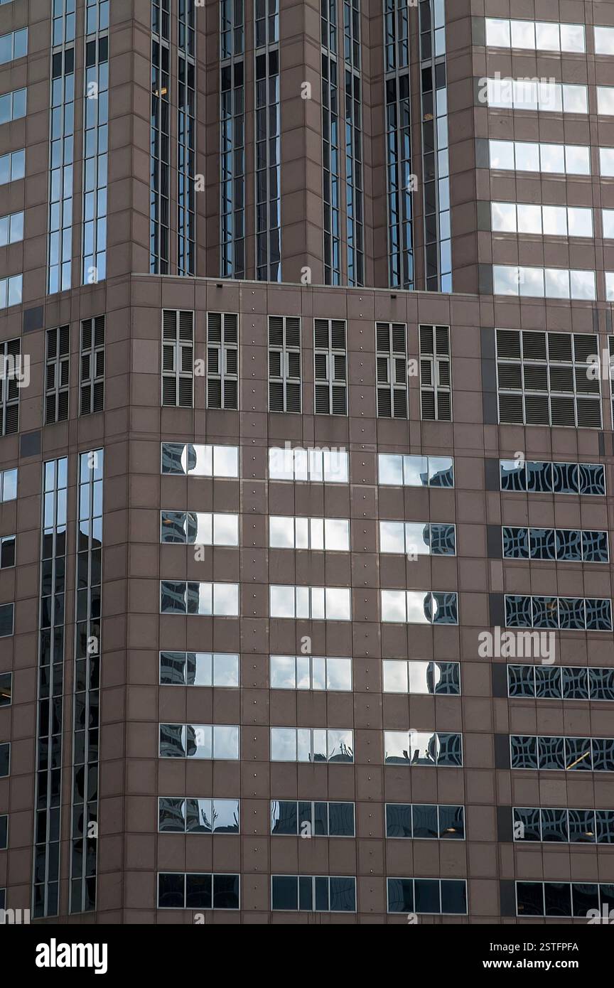 Interesante fachada asimetrica hi-res stock photography and images - Alamy