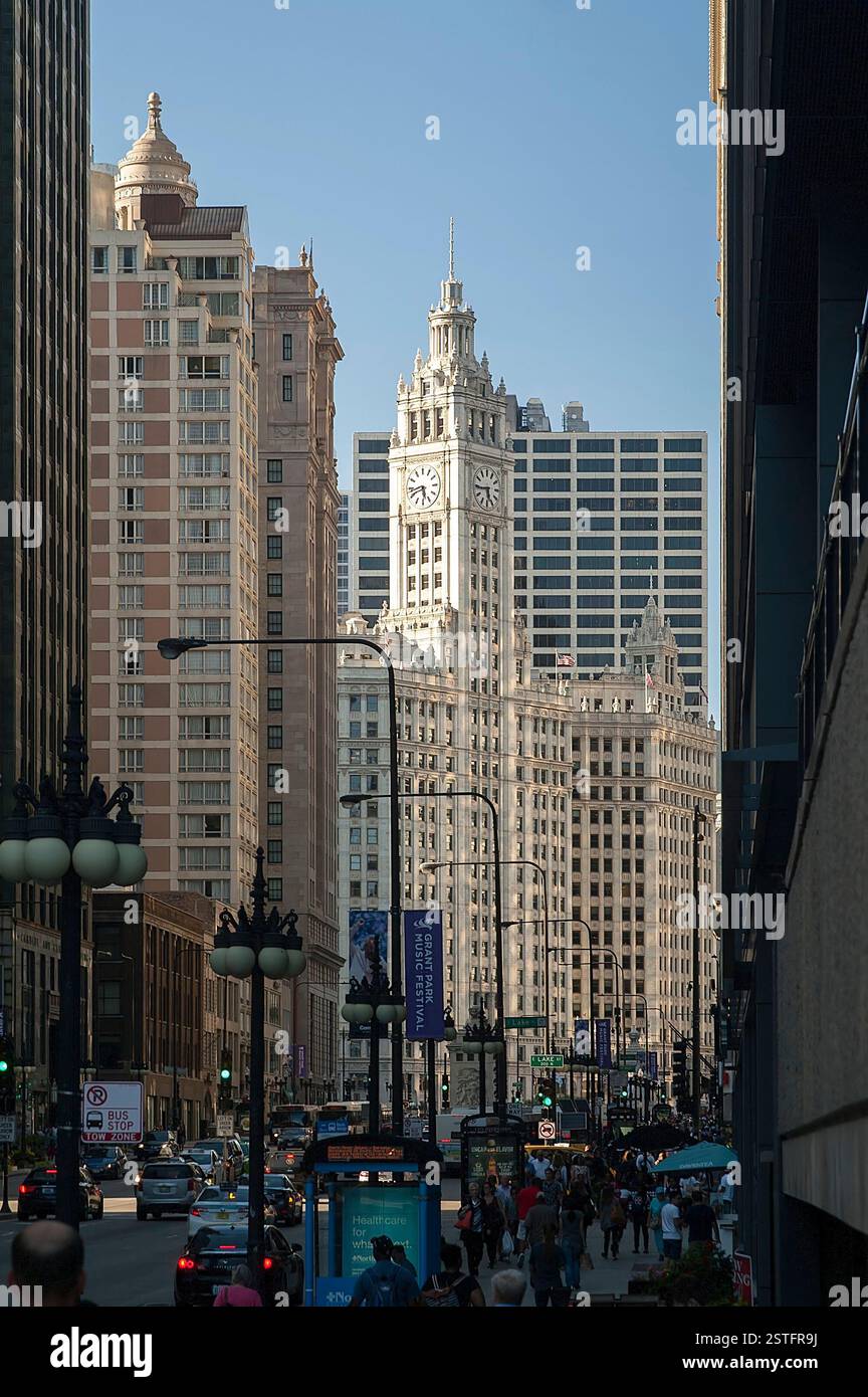 Chicago Loop, Illinois, USA; city center, downtown; Michigan Ave; view ...