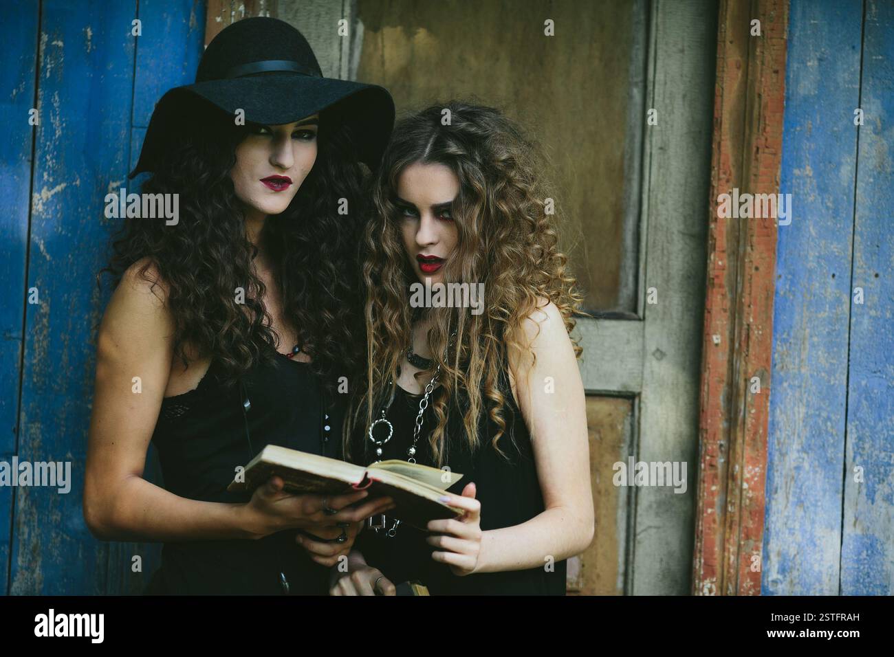 Occult vintage hi-res stock photography and images - Alamy