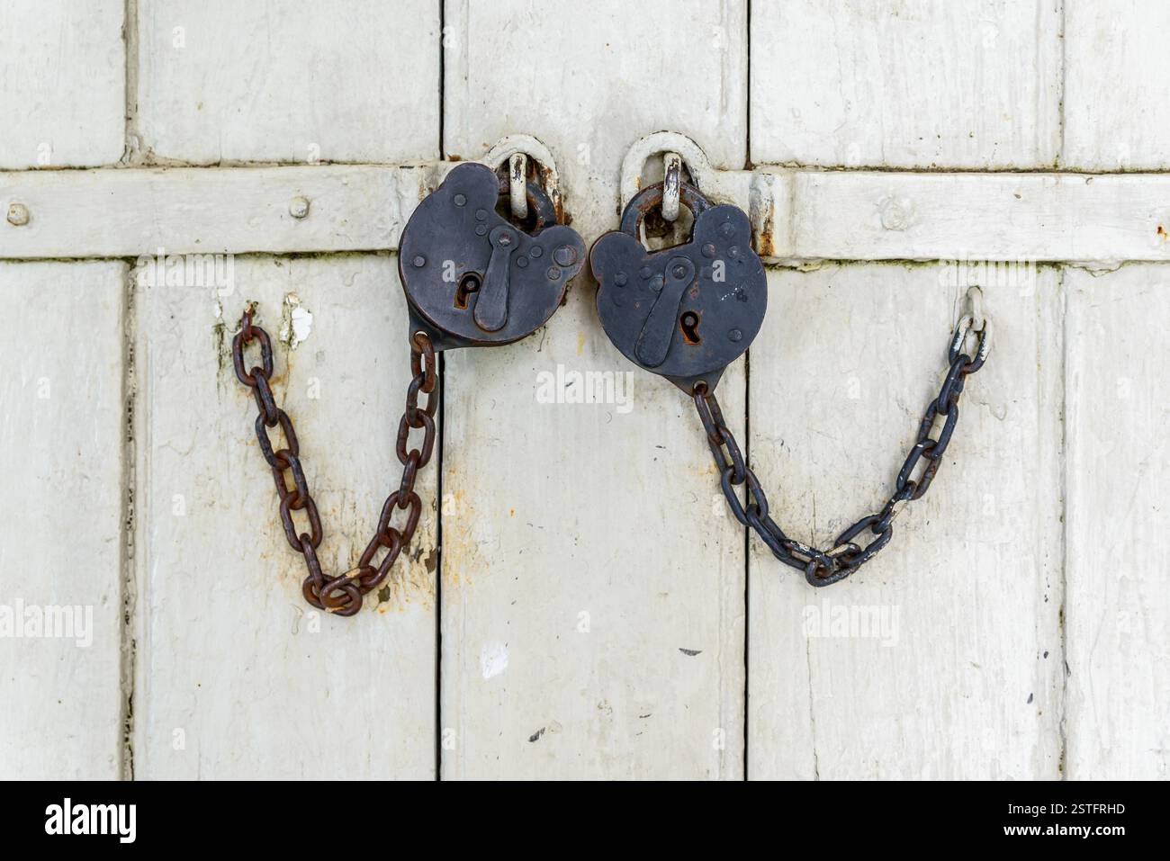 Vintage chain hi-res stock photography and images - Alamy