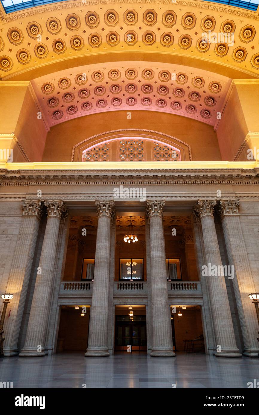 The beautiful architecture of Union Station in downtown Chicago an ...