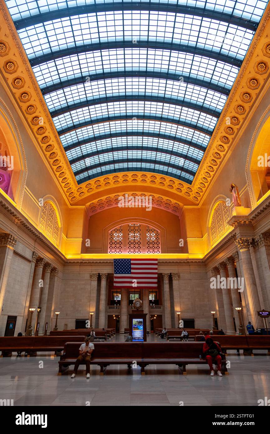 The beautiful architecture of Union Station in downtown Chicago an ...