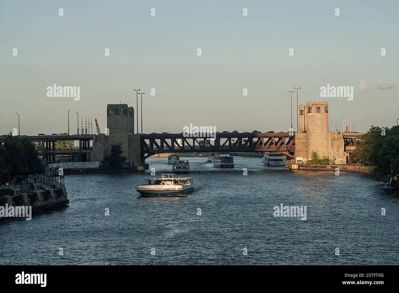 Chicago Loop, Illinois, USA; Franklin Delano Roosevelt Bridge; Chicago ...