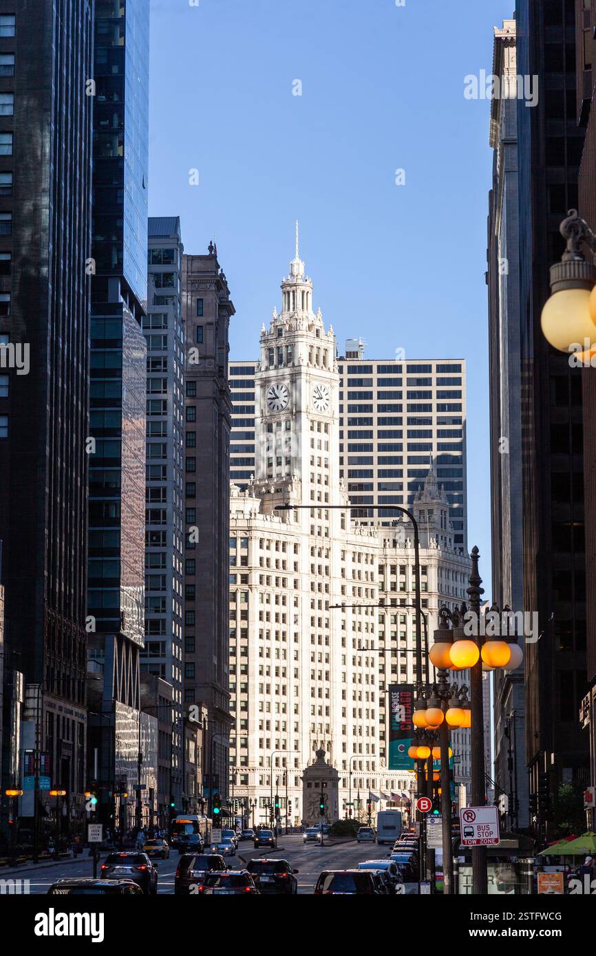 The beautiful Wrigley building in downtown Chicago Stock Photo - Alamy