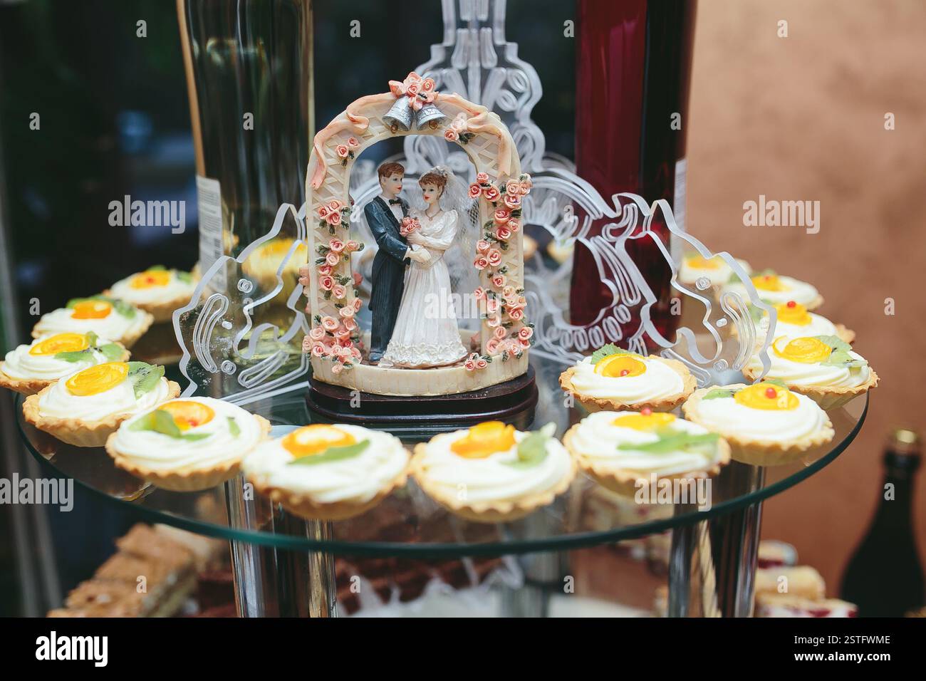 Delicious fancy wedding cake made of cupcakes Stock Photo - Alamy