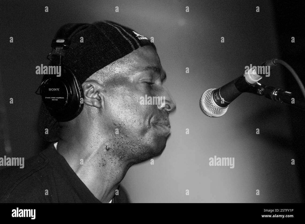 GRANDMASTER FLASH, DJ, CONCERT, 2003: Legendary DJ Grandmaster Flash at ...