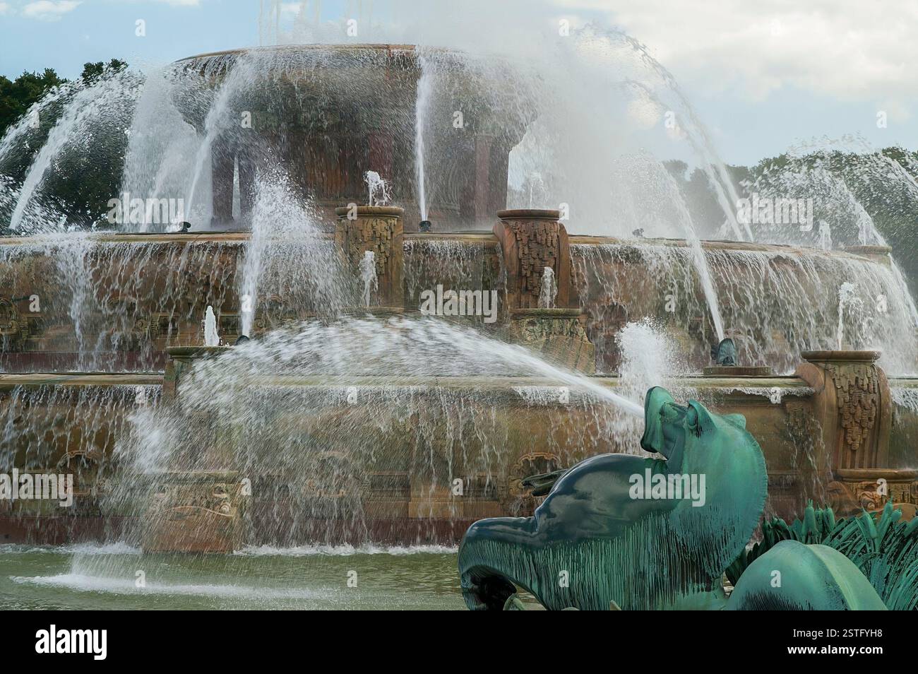 Chicago, Illinois, USA; Grant Park; Buckingham Fountain; 白金汉喷泉 ; מזרקת ...