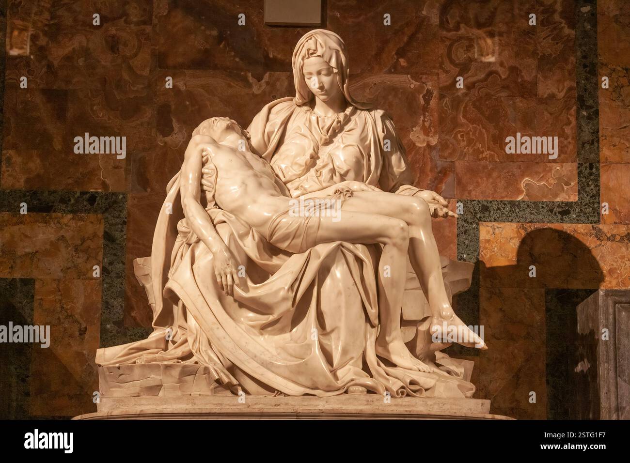 Pietà by Michelangelo, St. Peter's Basilica Stock Photo - Alamy