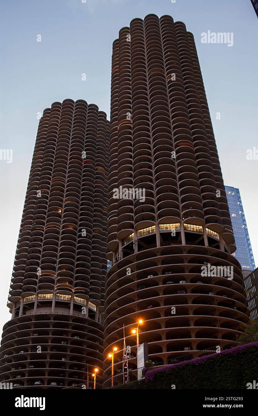 Rascacielos circular hi-res stock photography and images - Alamy