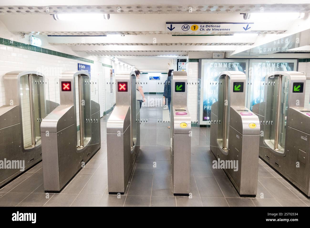 Palais Royal - MusÃ©e du Louvre metro station Stock Photo - Alamy