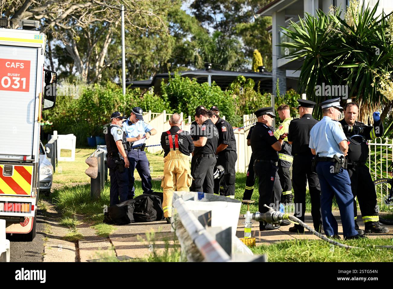 Sydney, Australia. 19th Feb, 2025. Police and fire investigators at the ...