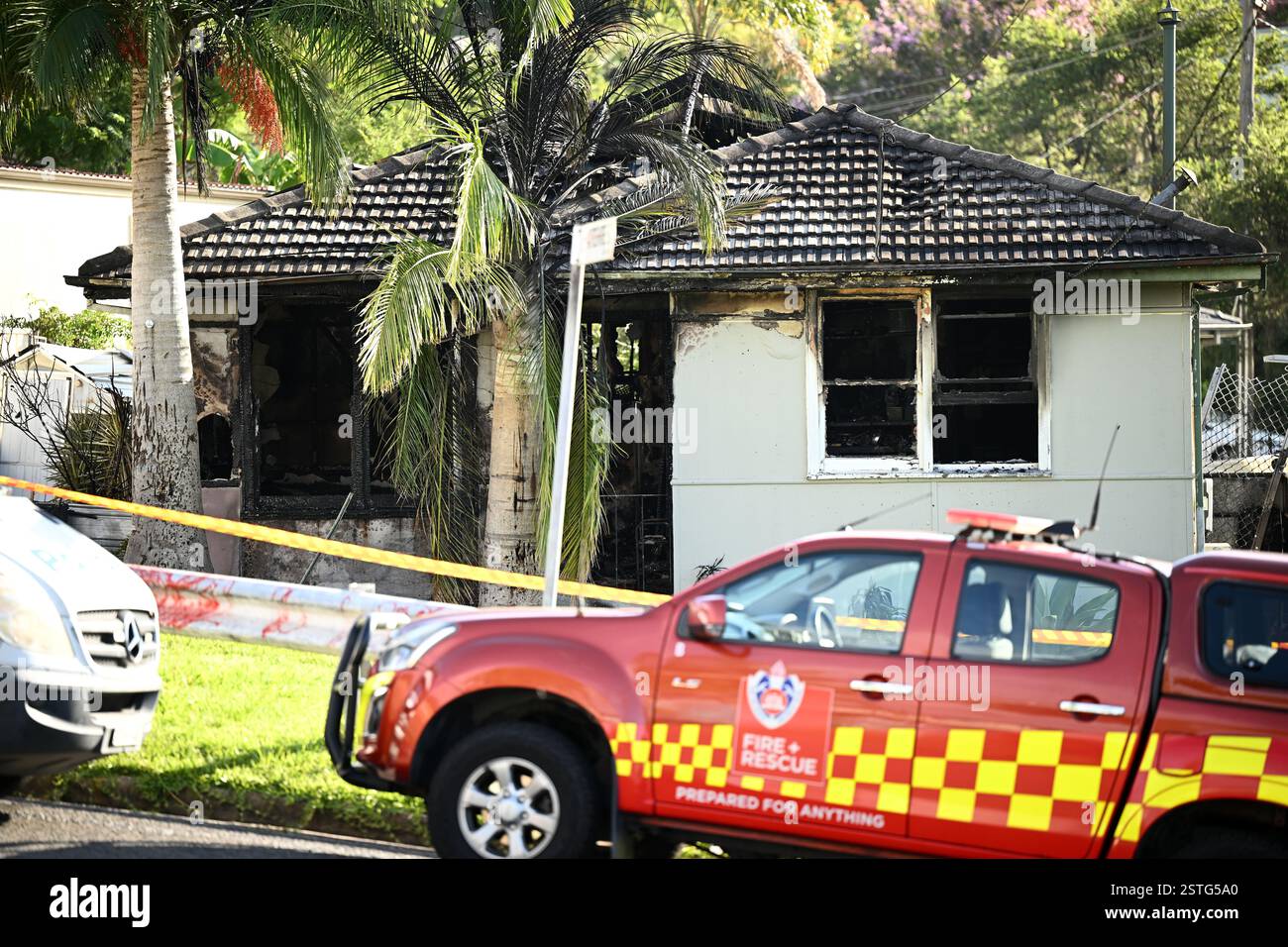 Sydney, Australia. 19th Feb, 2025. Police and fire investigators at the ...