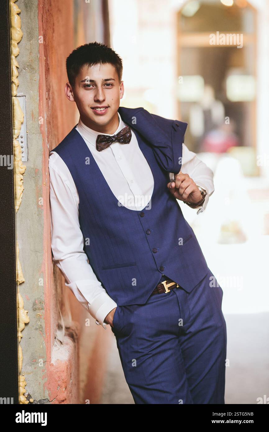 Groom leaned against the wall Stock Photo - Alamy