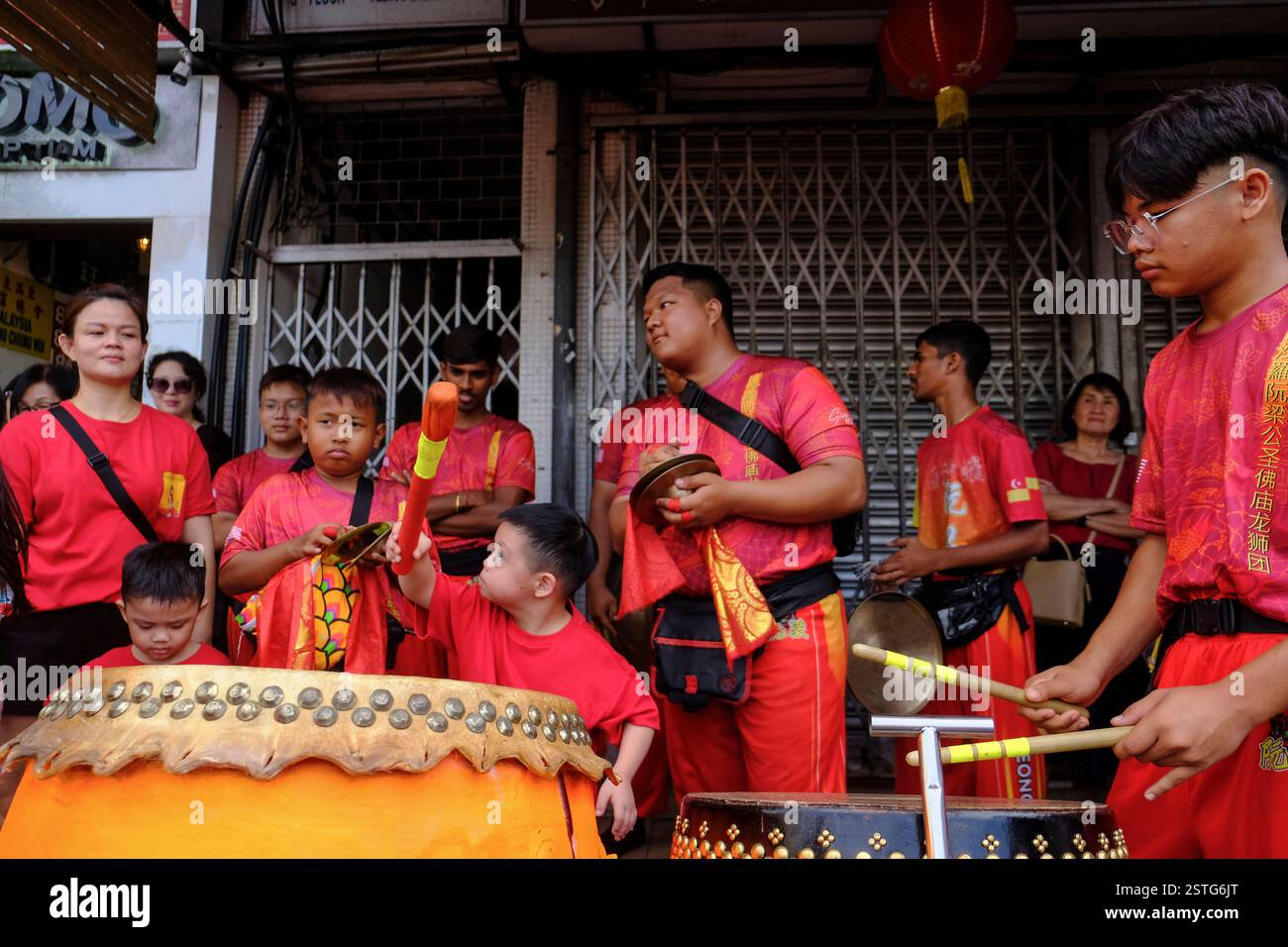 Kuala Lumpur, Malaysia. 16th Feb, 2025. Chinese percussion instruments ...