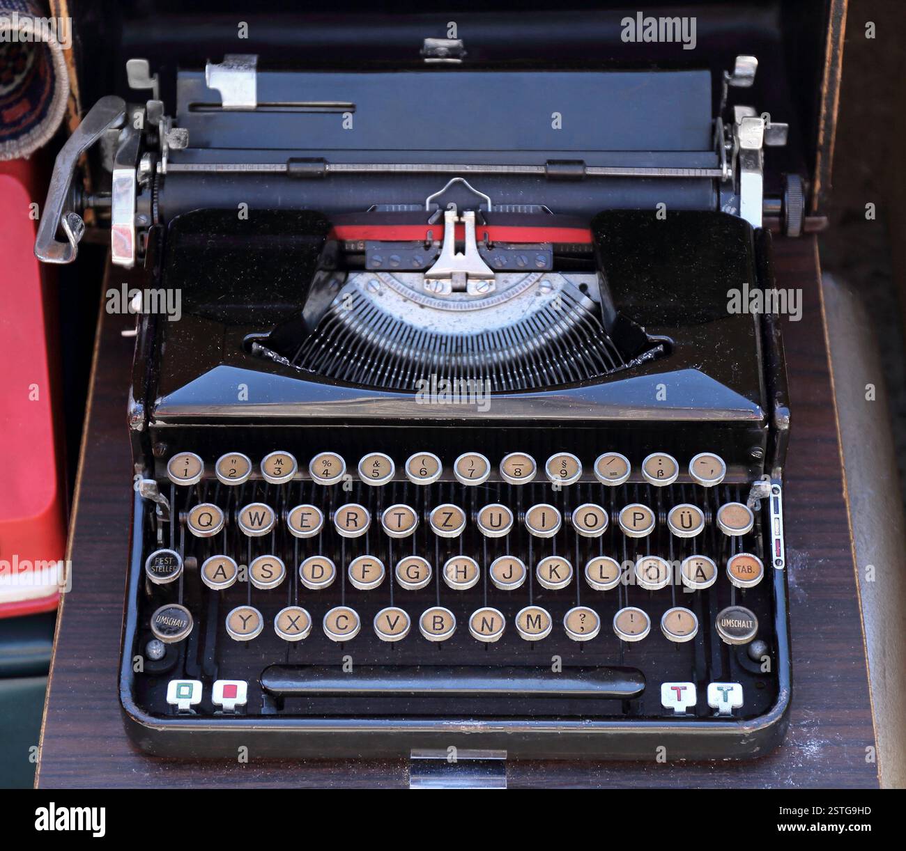 Typewriter keyboard layout hi-res stock photography and images - Alamy
