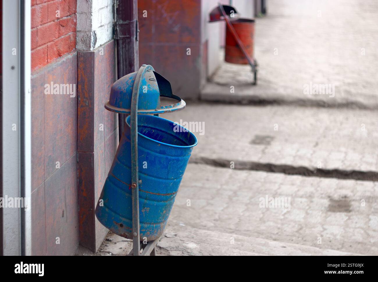 Municipal trash cans hi-res stock photography and images - Alamy