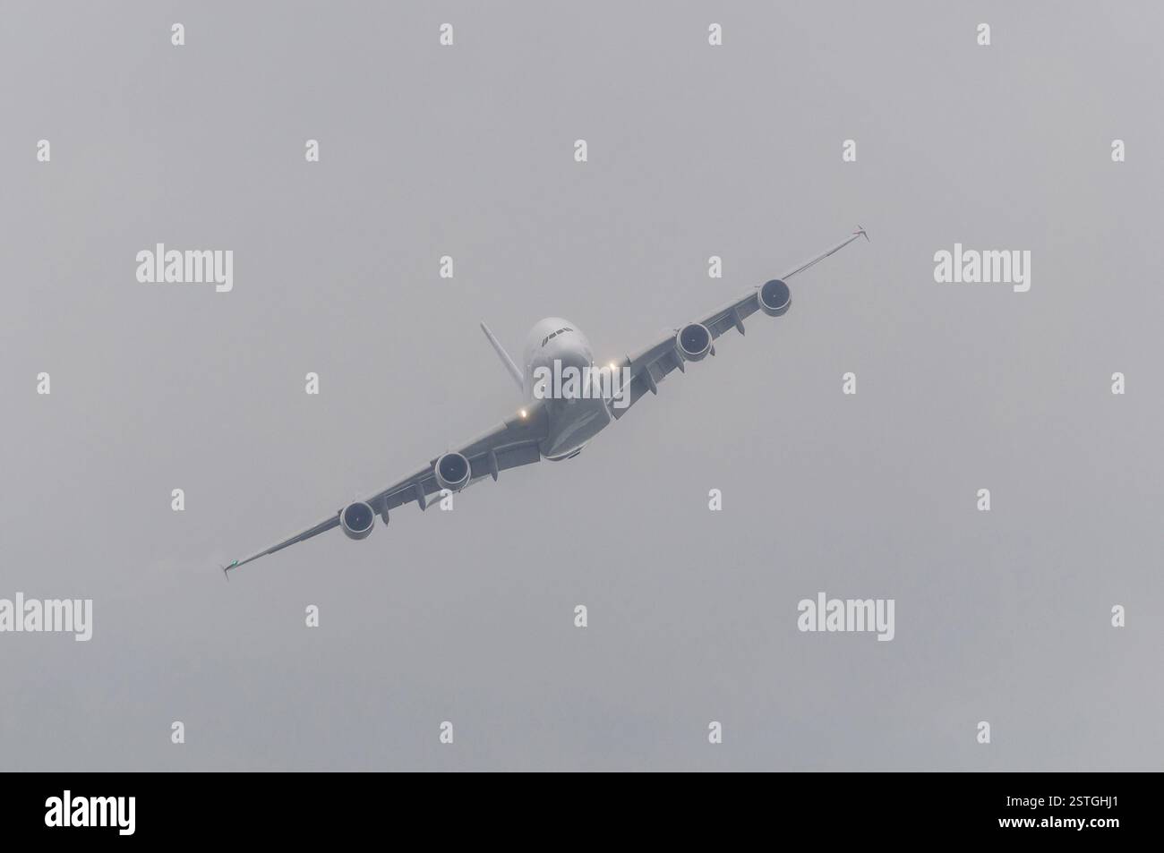 Large plane passenger hi-res stock photography and images - Alamy