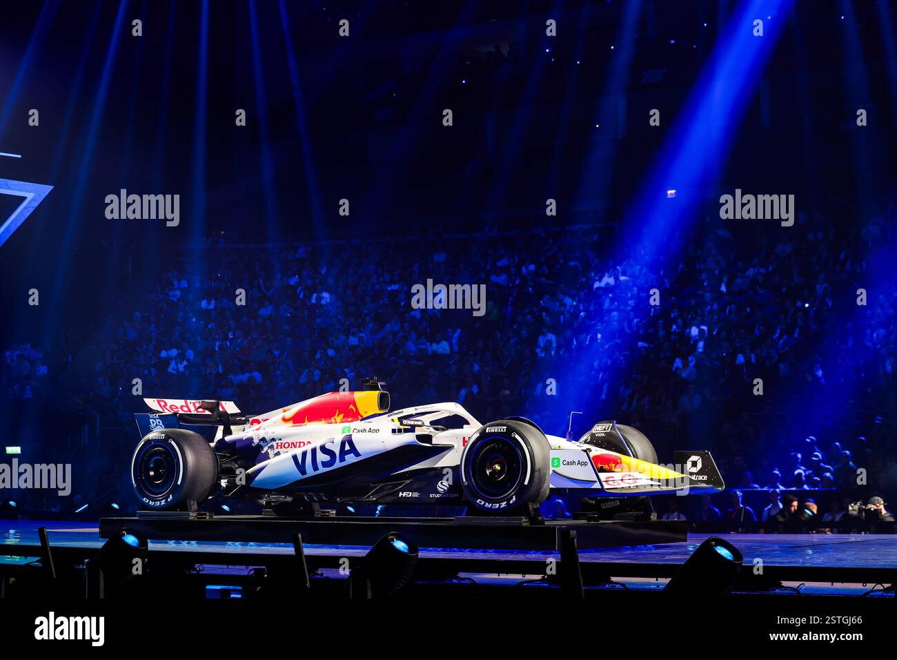 London, Emirats Arabes Unis. 18th Feb, 2025. VisaCashApp Racing Bulls ...