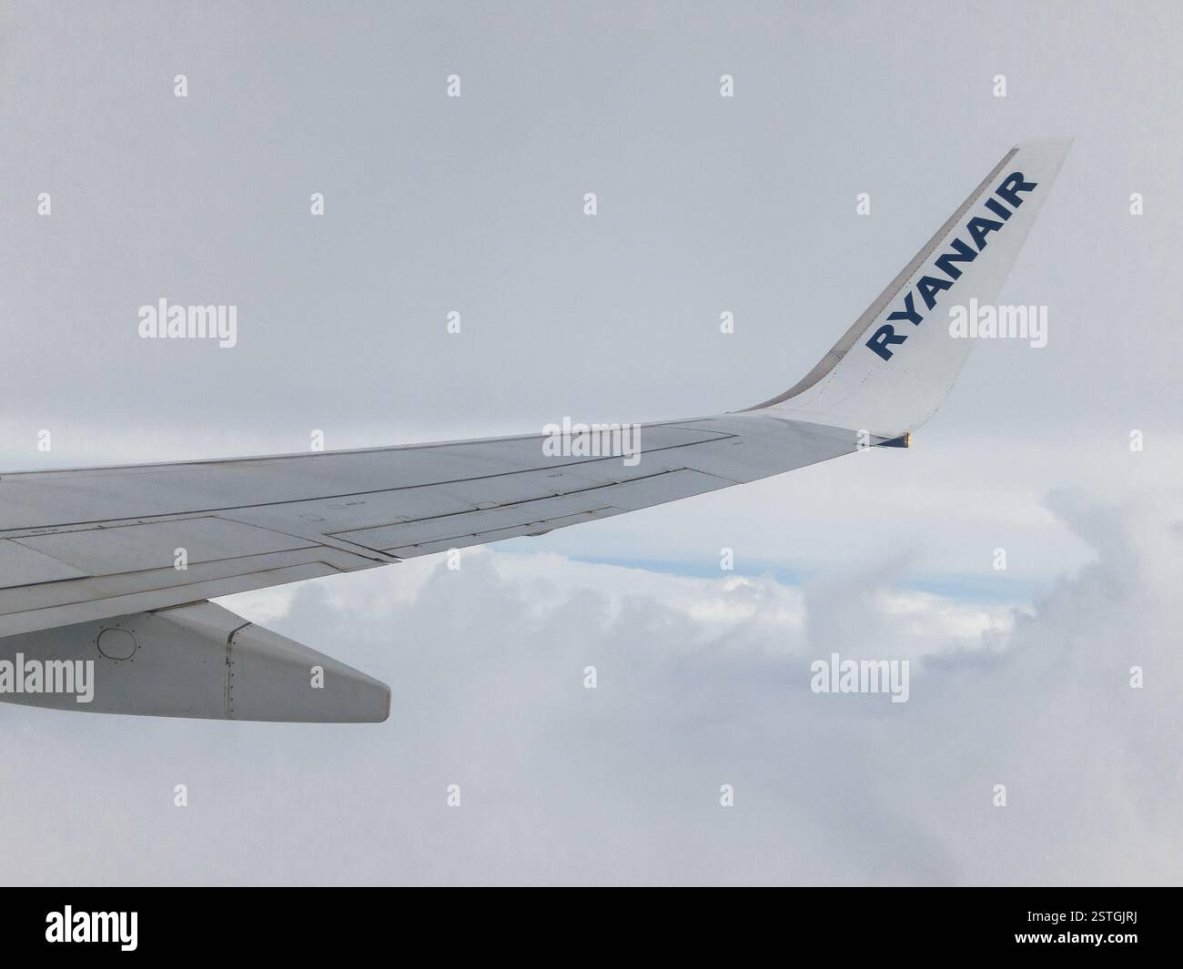 Ryanair wing detail Stock Photo - Alamy