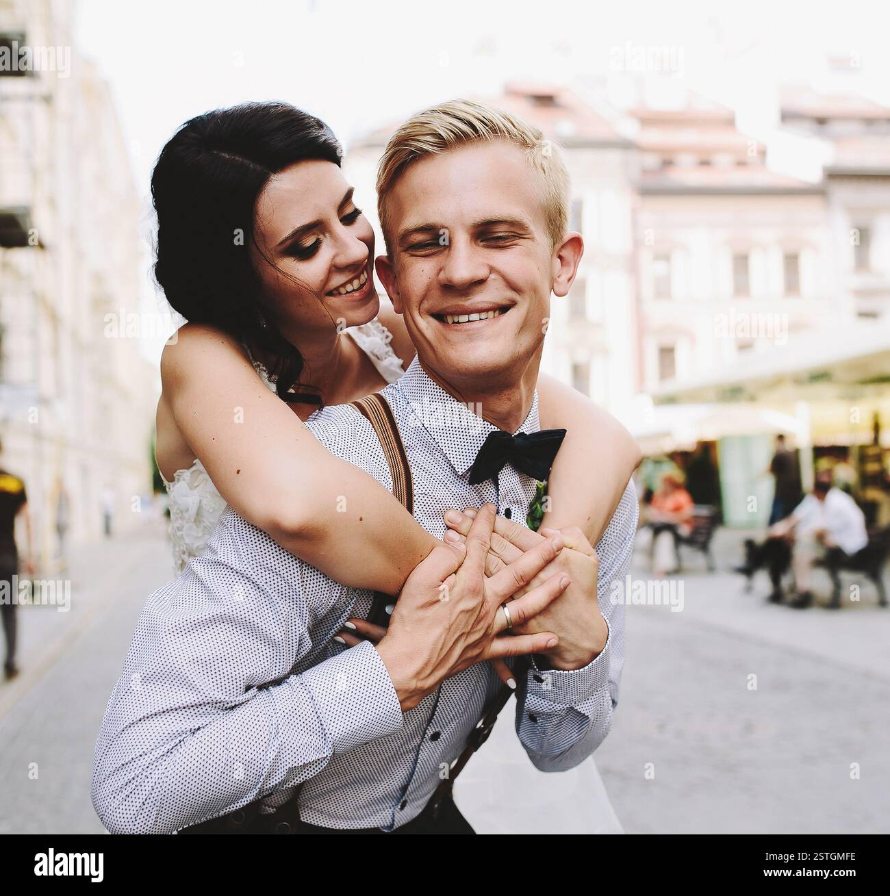 Happy young couple carries hi-res stock photography and images - Alamy