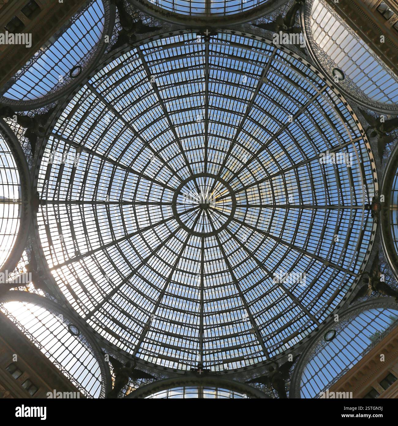 Dome skylight hi-res stock photography and images - Alamy