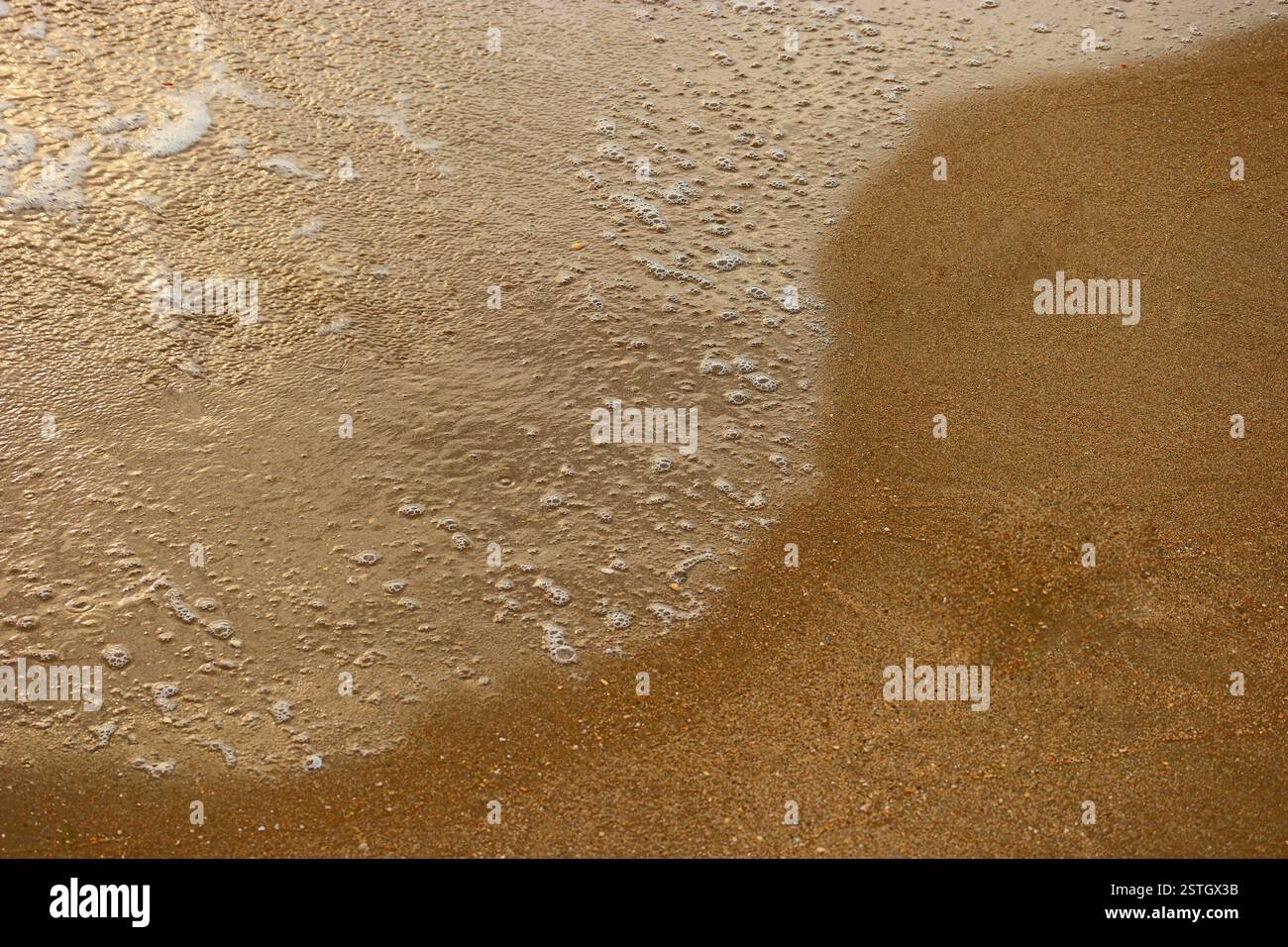 Top view wet beach hi-res stock photography and images - Alamy