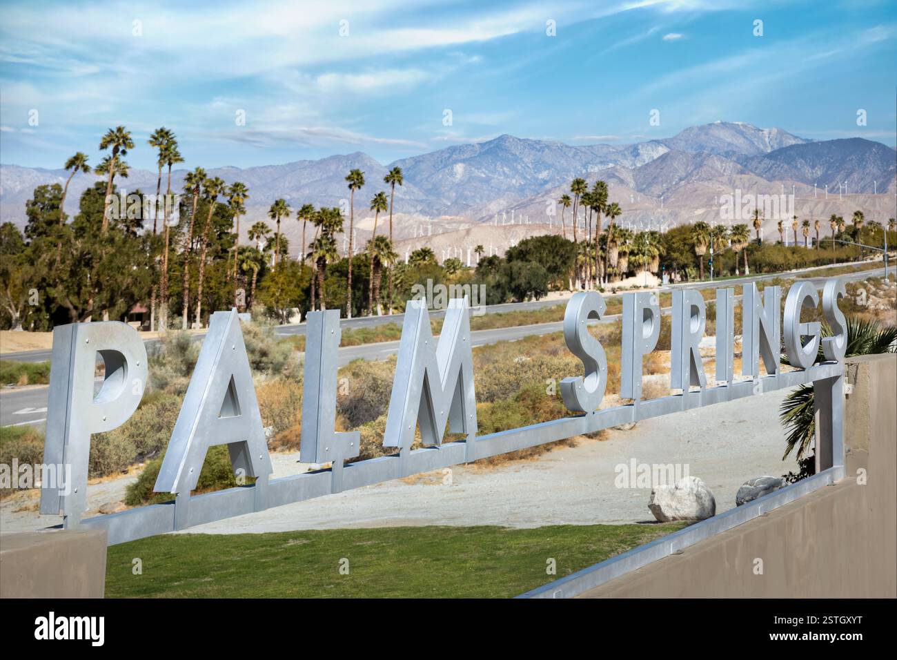 Palm Springs California Sign along North Palm Canyon Drive welcomes ...
