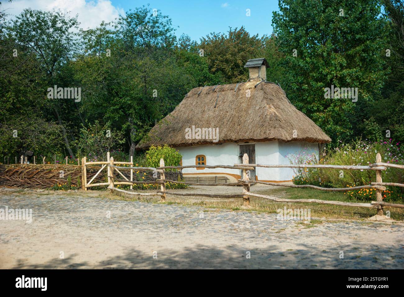 Ukrainian house hi-res stock photography and images - Alamy