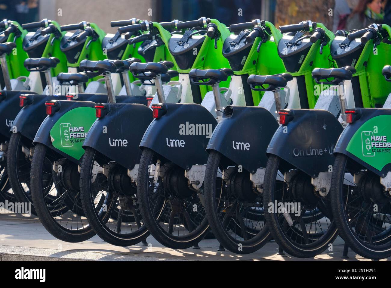 Row of electric bikes uk hi-res stock photography and images - Alamy