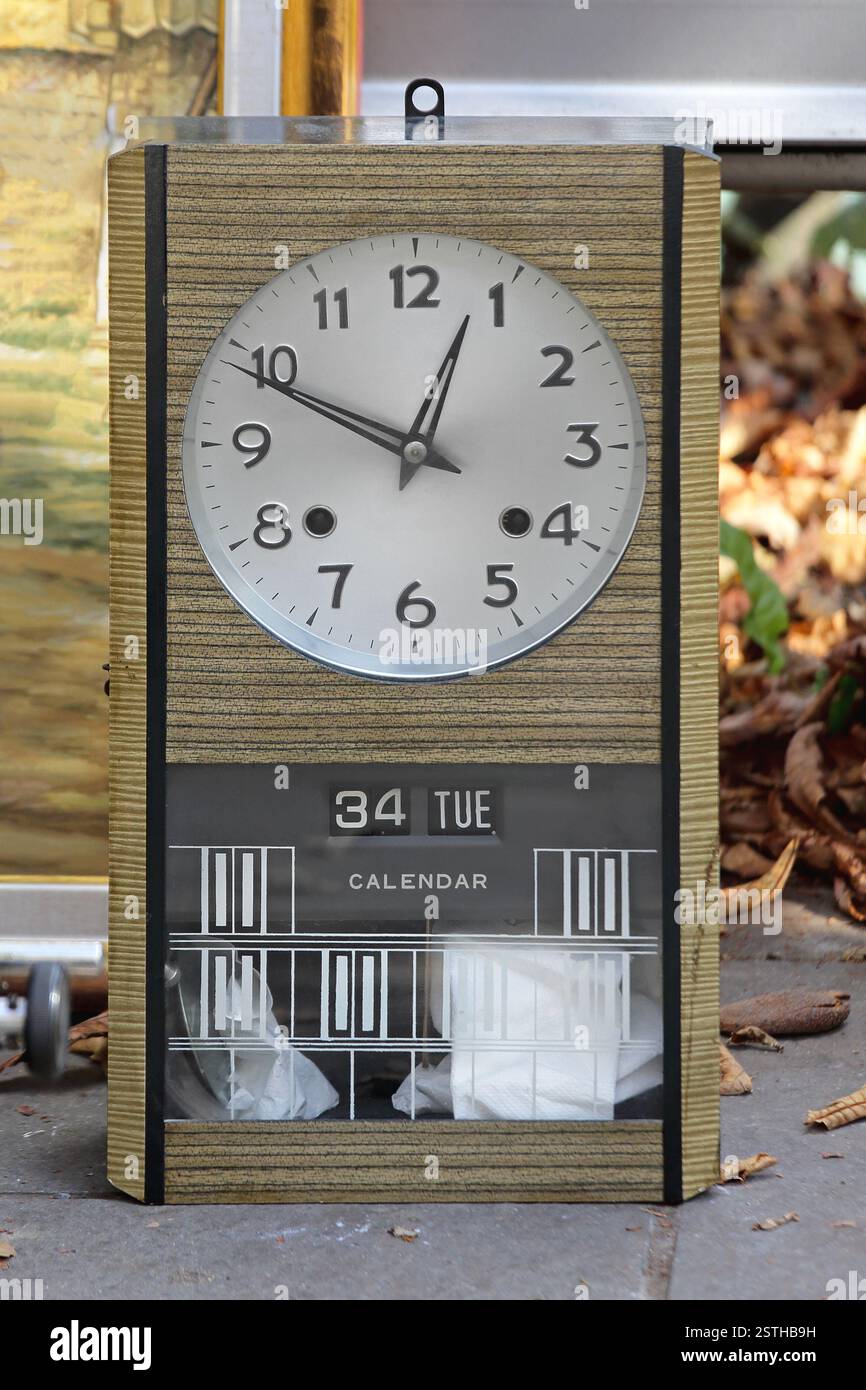 Retro Style Japan Wall Clock With Day and Date Stock Photo - Alamy