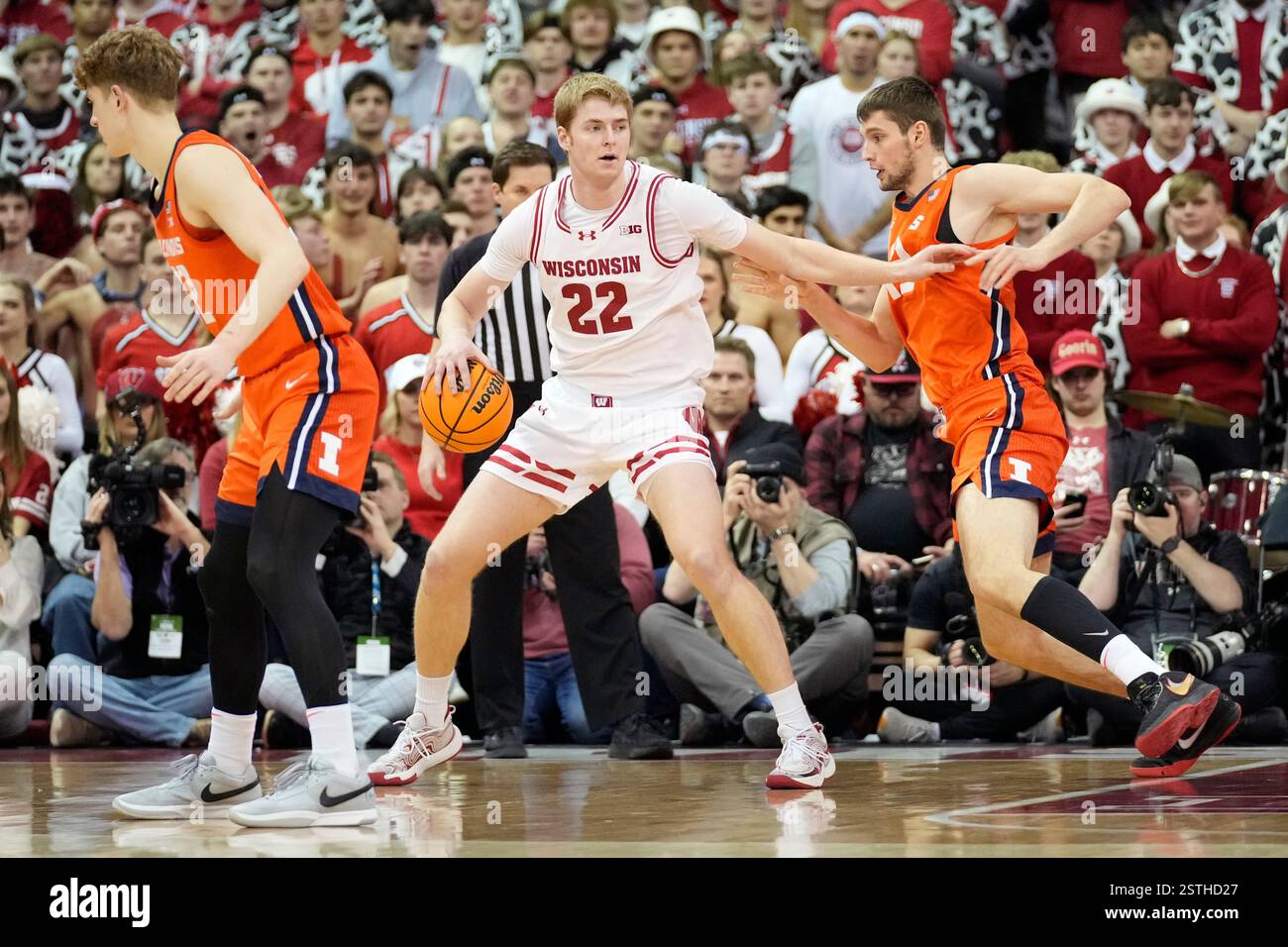 Wisconsin forward Steven Crowl (22) handles the ball against Illinois ...