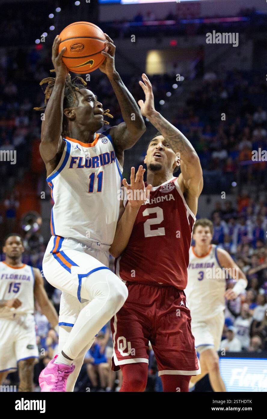Florida guard Denzel Aberdeen (11) shoots past Oklahoma guard Brycen ...