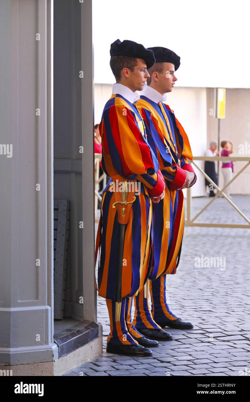 Vatican swiss guards standing hi-res stock photography and images - Alamy