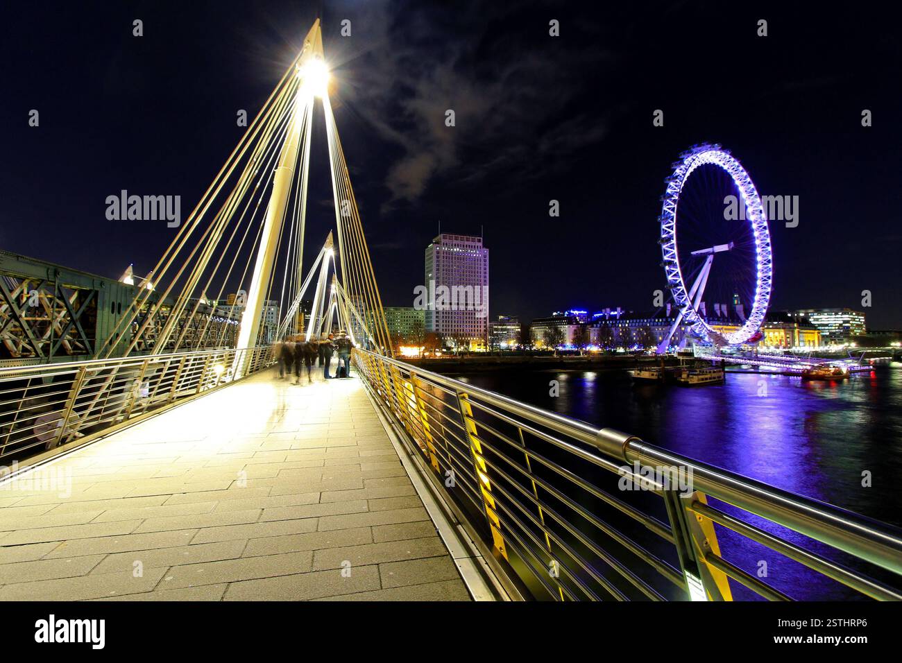 Embankment bridge hi-res stock photography and images - Alamy