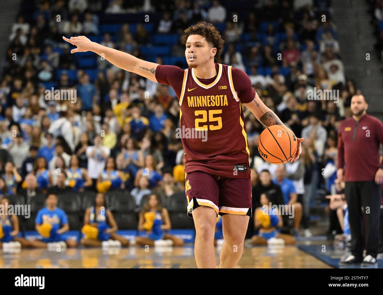 LOS ANGELES, CA - FEBRUARY 18: Minnesota Golden Gophers guard Lu'Cye ...