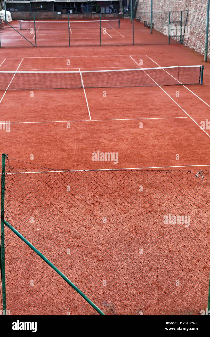 Empty tennis clay court hi-res stock photography and images - Alamy